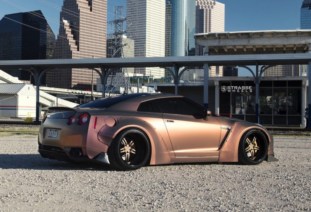 Color Changing Liberty Walk Nissan R35 GT-R (Emerald Dragon) with ...