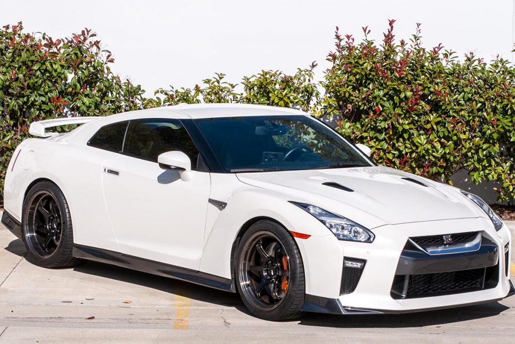 Customer Spotlight: Nissan GTR Featuring Advan Racing R6 Wheels - Vivid ...