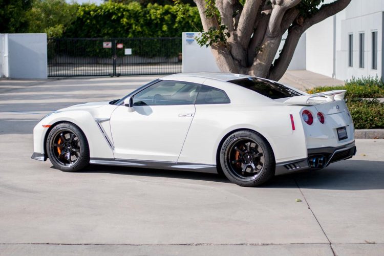 Customer Spotlight: Nissan GTR Featuring Advan Racing R6 Wheels - Vivid ...