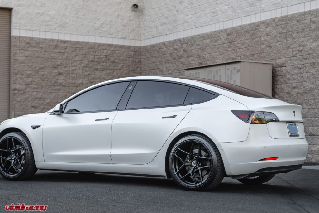 Customer Spotlight: Tesla Model 3 on Brixton Forged RF7 Wheels - Vivid ...