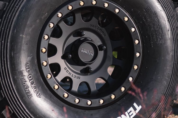 Customer Spotlight: Can-Am Maverick X3 Turbo On MR401 Method Race ...