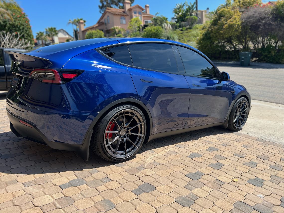 Tesla Model Y with VR Forged D03-R 1pc Monoblock 21 inch Staggard ...