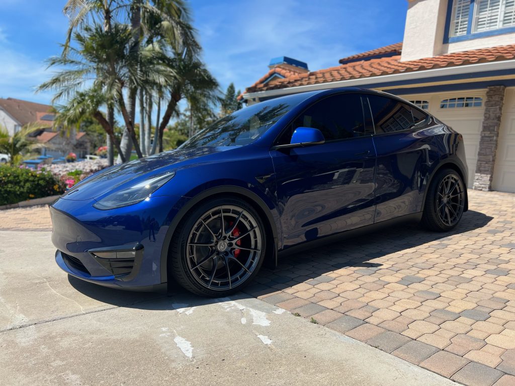 Tesla Model Y with VR Forged D03-R 1pc Monoblock 21 inch Staggard ...